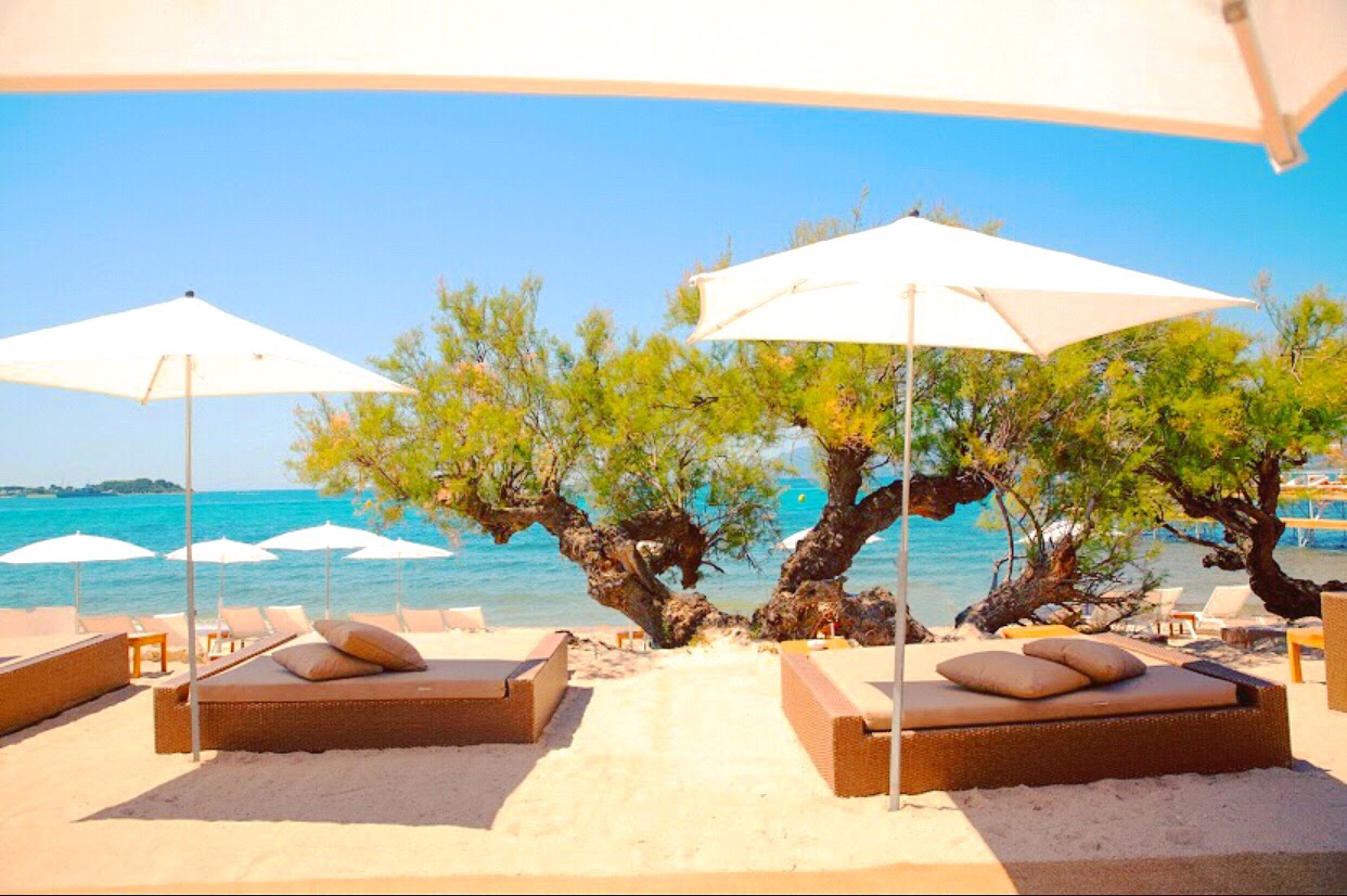 Tamaris Plage in Cannes, chic, trendy and safe - Chic Riviera